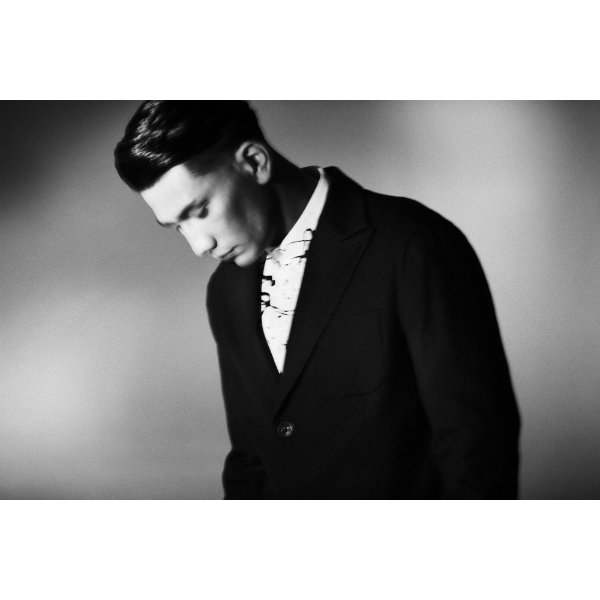 AKLO、メジャーデビューアルバム発売決定「背中をそっと押すんじゃ無くて、ドロップキックする」 - Real Sound｜リアルサウンド