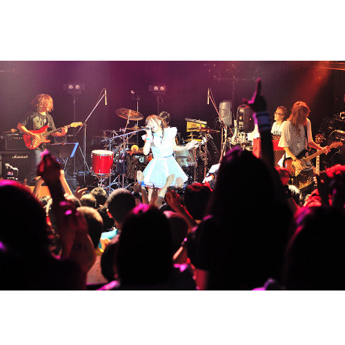 meg rockが4年ぶり夏ワンマンで見せた、ハードな“ロック割増し”ステージ - Real Sound｜リアルサウンド