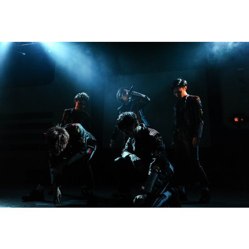 FlowBackが3周年イベントで体現した、ポップミュージックの刺激と冒険 - Real Sound｜リアルサウンド