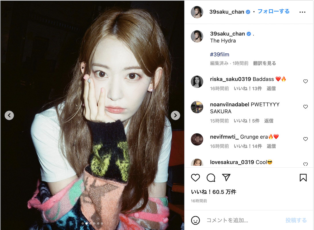 LE SSERAFIM SAKURA、トレイラー撮影時のオフショット公開 ミニスカ姿で美脚を披露 - Real Sound｜リアルサウンド