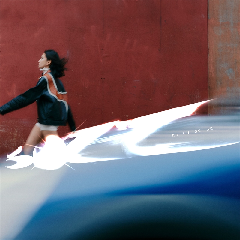 NIKI、ニューアルバム『Buzz』リリース 収録曲「Too Much Of A Good Thing」先行配信＆MV公開 - Real ...