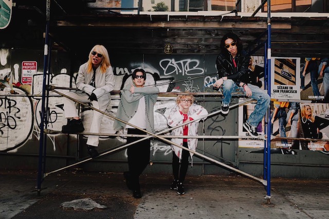 XY、YOSHIの楽曲「令和のロックスター」に楽器隊メンバー3人が参加したバンドバージョンリリース - Real Sound｜リアルサウンド