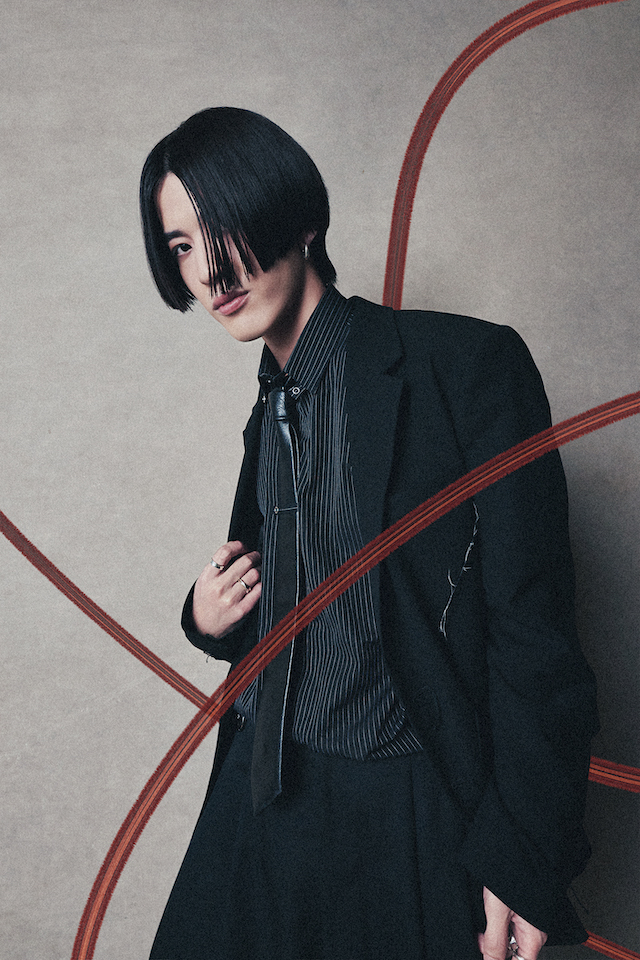 XY、YOSHIの楽曲「令和のロックスター」に楽器隊メンバー3人が参加したバンドバージョンリリース - Real Sound｜リアルサウンド