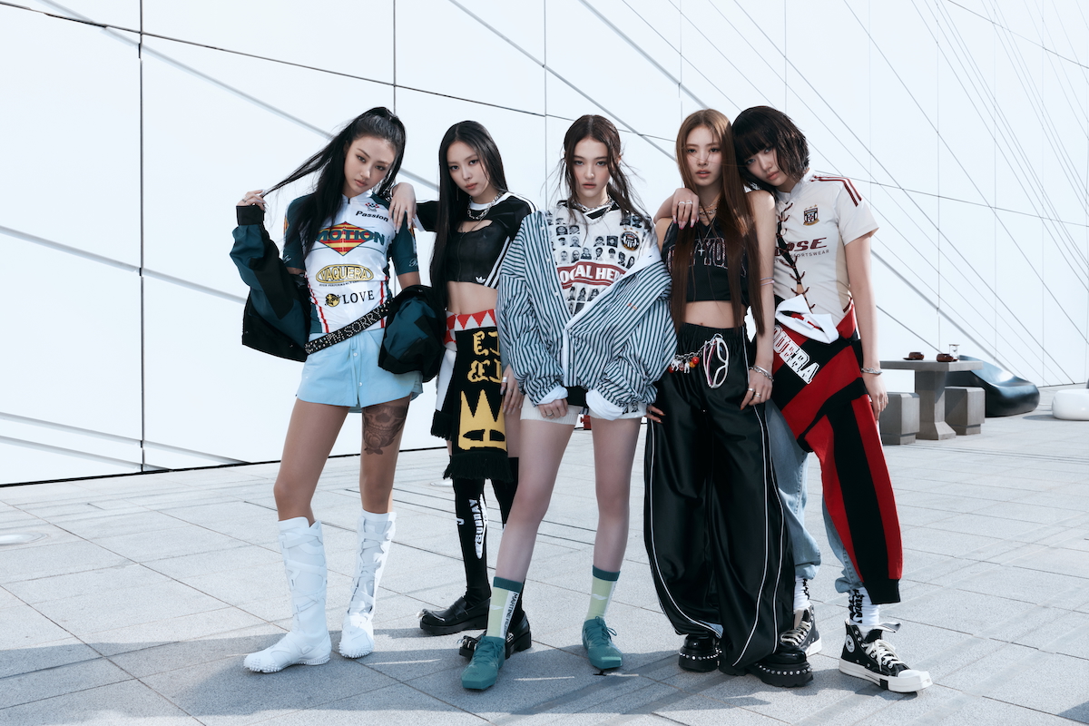 MEOVV、ニューシングル「HANDS UP」リリース 韓国のボードゲーム“アルカギ”を特訓するMV公開も - Real Sound｜リアルサウンド