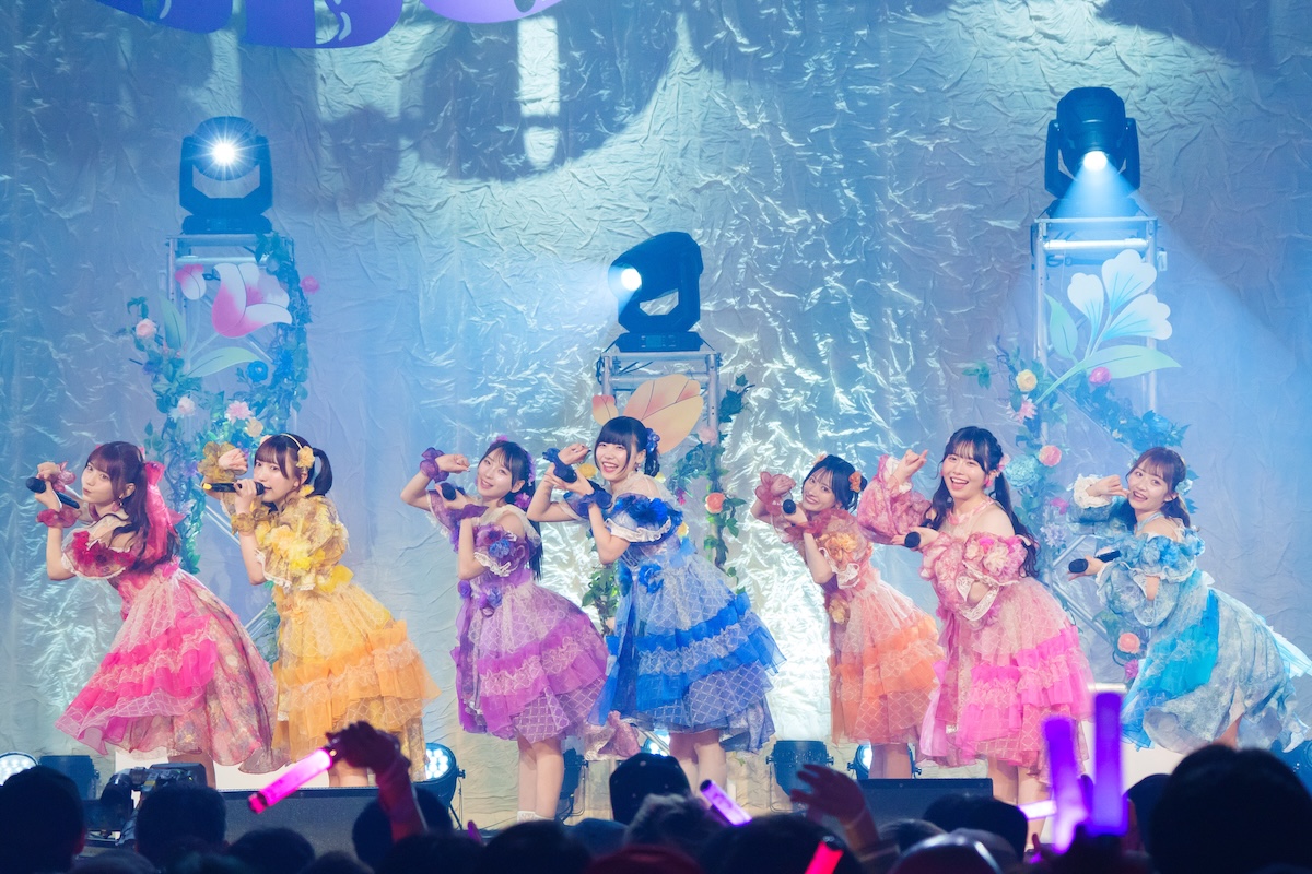 SWEET STEADY、涙のステージに咲かせた満開の花 確かな成長と自信を見せた結成1周年ツアーファイナル - Real Sound｜リアルサウンド