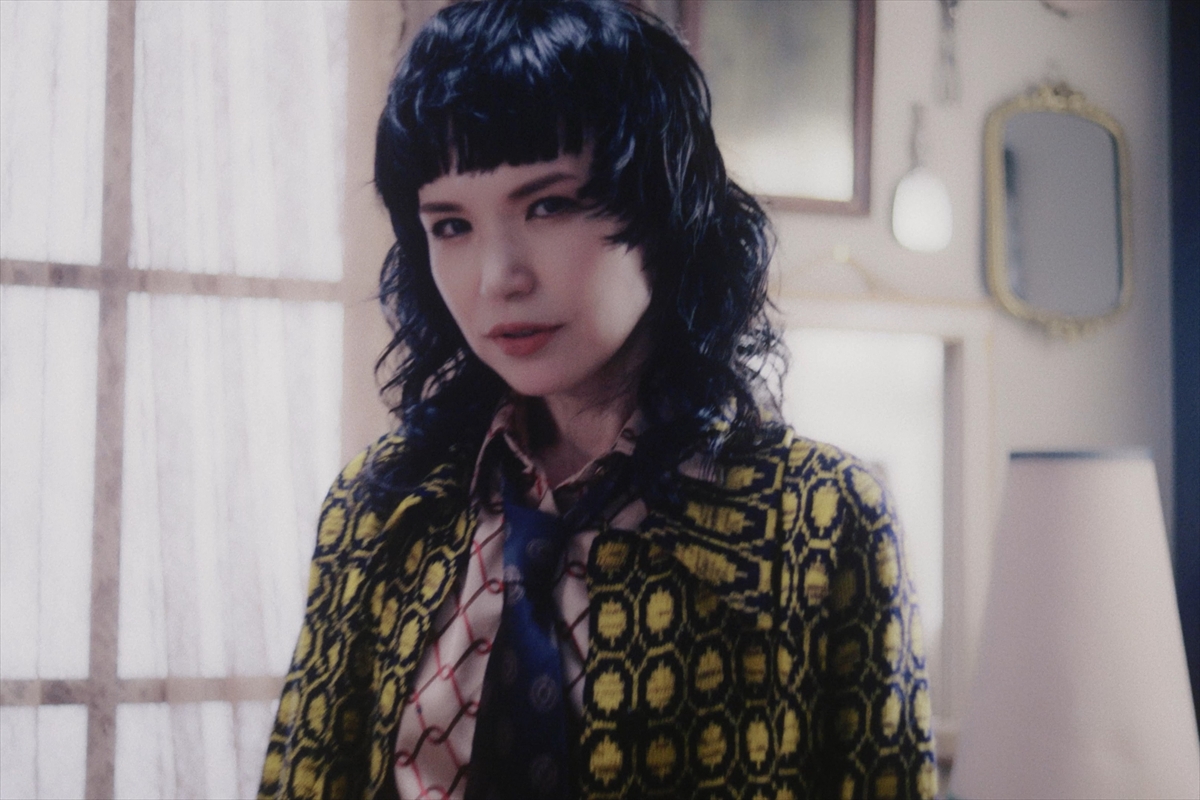 Superfly、初カバーアルバムよりSUPER BEAVER「人として」MV公開 鏡の中の自分に向けて力強く歌う - Real Sound｜リアルサウンド