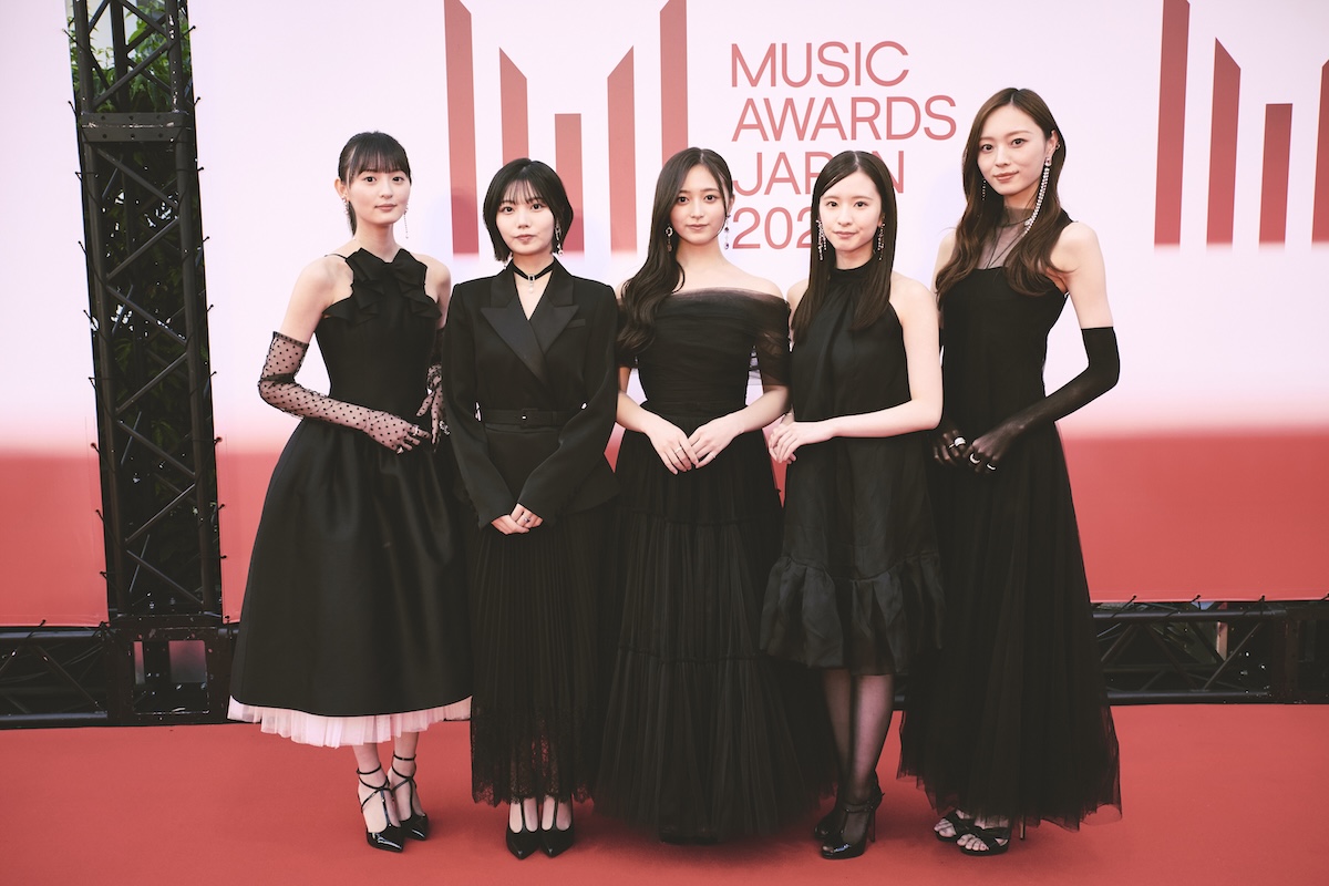 Mrs. GREEN APPLE、藤井 風、乃木坂46……レッドカーペットの模様 - Real Sound｜リアルサウンド