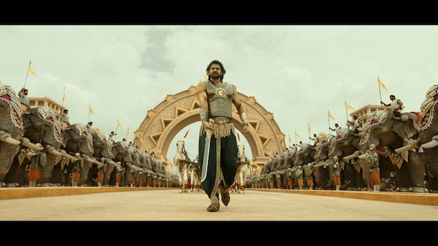 『RRR』『バーフバリ 伝説誕生』『バーフバリ2 王の凱旋』BS12で10月3週連続無料放送｜Real Sound｜リアルサウンド 映画部