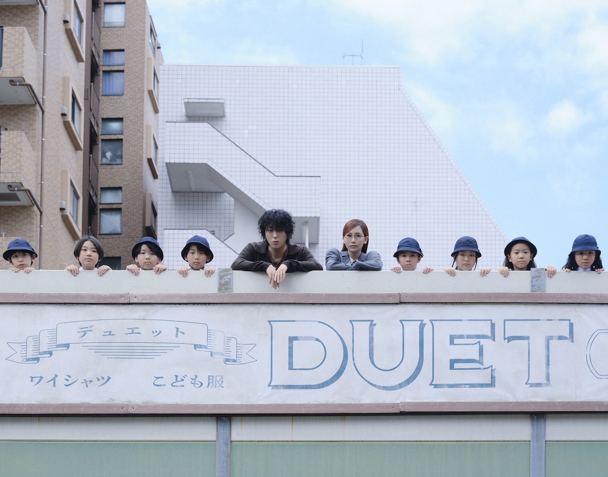 幾田りら＆ZICO、コラボシングル「DUET」コンセプトフォト公開 対照的な雰囲気のふたりが群衆の中で佇む - Real Sound｜リアルサウンド